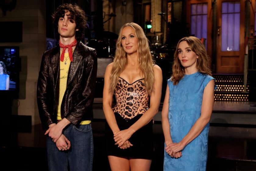 Watch: Sombr Sing ‘Back to Friends’ and ’12 to 12′ on ‘Saturday Night ...